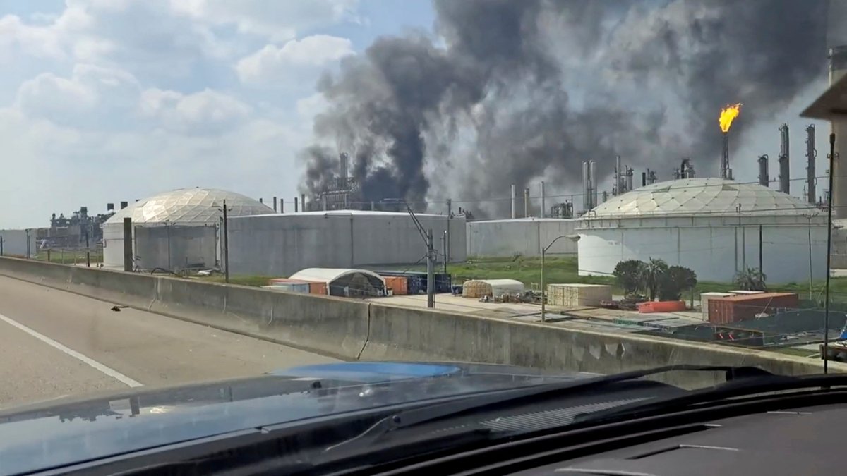 No harmful chemical levels in air after Shell Texas chemical plant fire ...